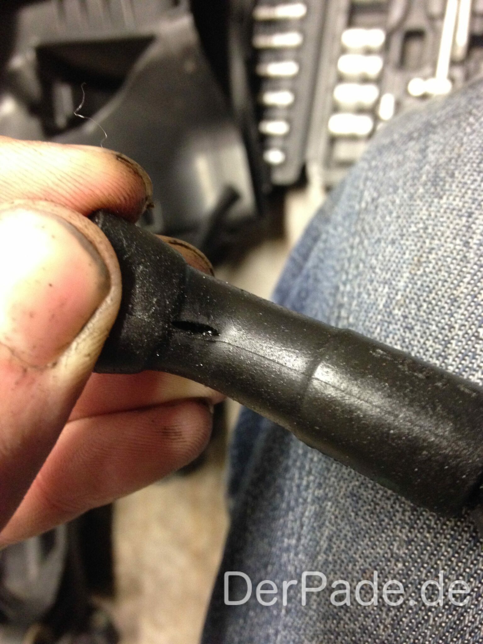 M271 Crankcase Breather Hose: Recognizing Symptoms and Easily Replacing ...