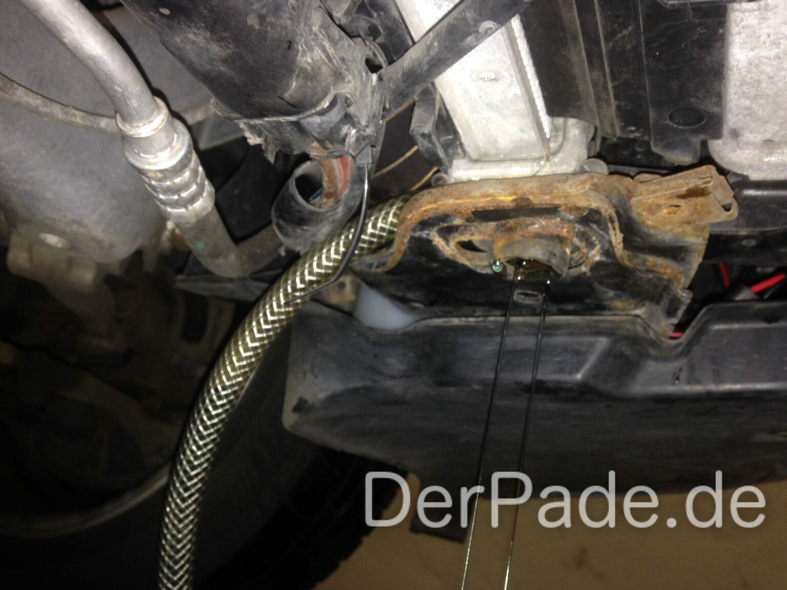 W203 M271 Thermostat Replacement: Quick, Easy, Effective! - Der Pade